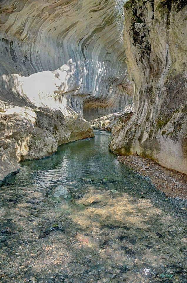 Cheile Banitei, un loc magic,desprins parca de pe alta planeta ...