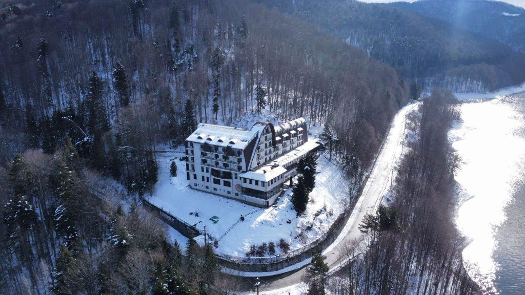 Hotel Valea cu Pesti,o locatie cu o priveliste spectaculoasa asupra ...